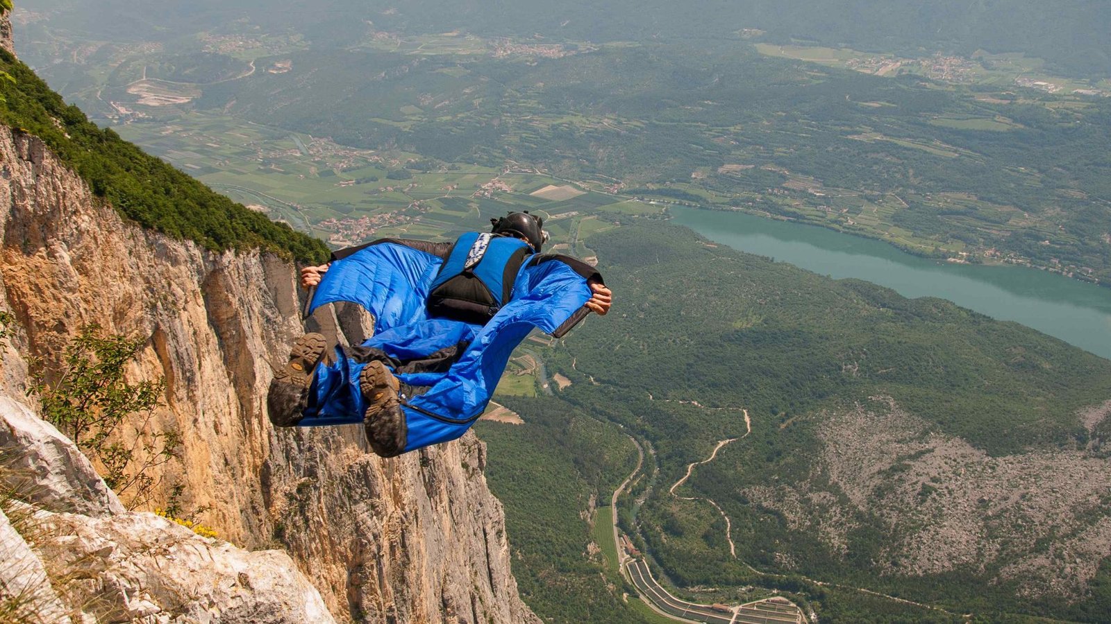 Best Outdoor Experiences for Base Jumping - OnTheTrail