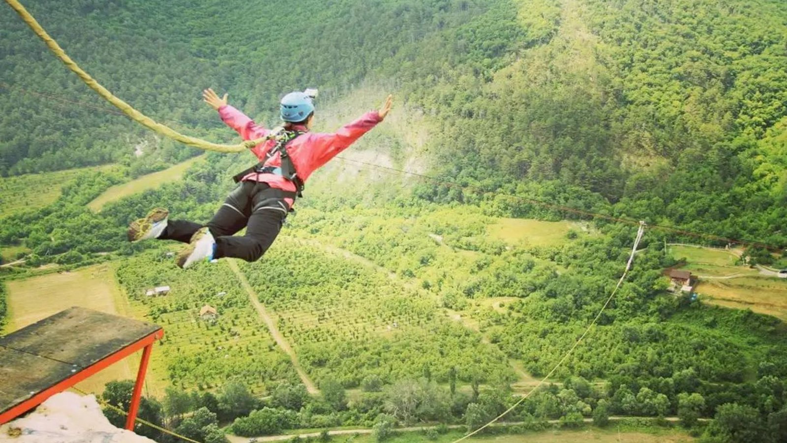Best Outdoor Experiences for Bungee Jumping